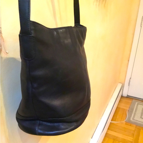 Lisa Loren | Bags | Lisa Loren Black Leather Bucket Bag | Poshmark